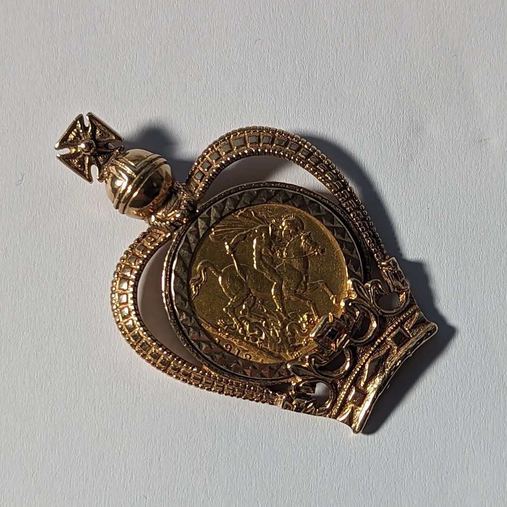 22ct 1912 King George V Full Sovereign Coin on 9ct Gold Heart Crown ...